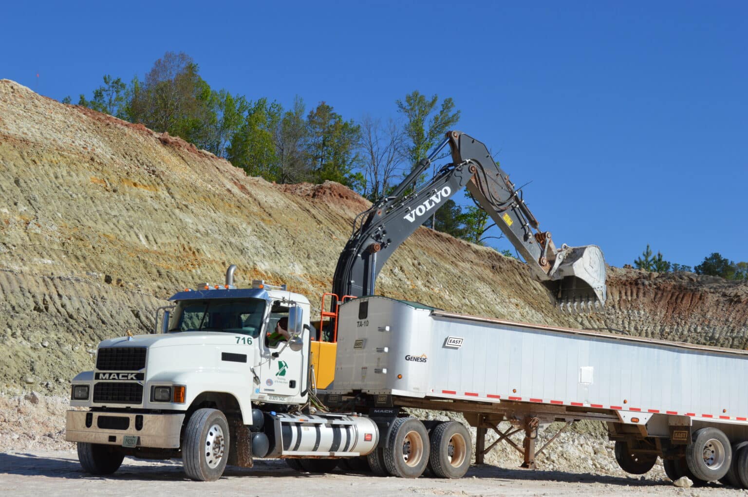 Hauling, Mineral Supply | GA Kaolin Mining | Arcilla Mining